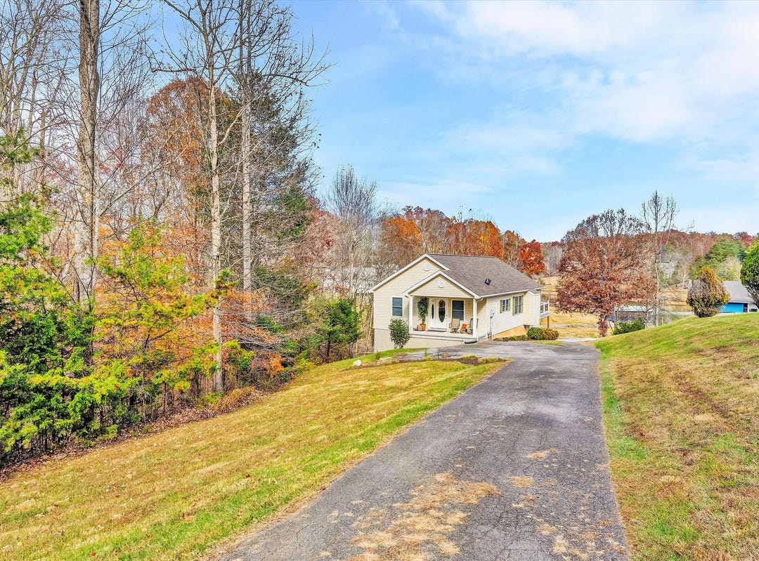 304 Hilltop DR, Huddleston, VA 24104 House for Sale - realestate.com.au