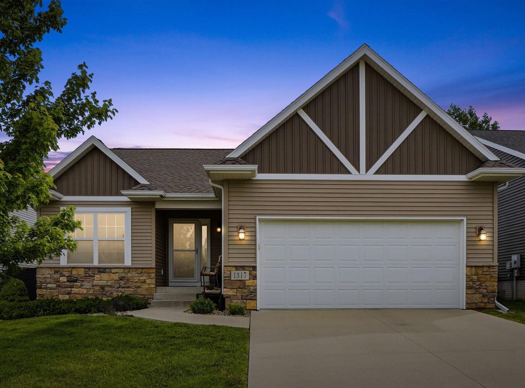 1317 Hummingbird Circle, Waterloo, IA 50702 House for Sale - realestate ...