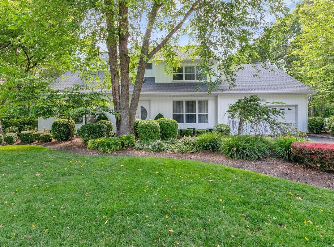 10 Fairfield Manor Drive, Manorville, NY 11949 House for Sale ...