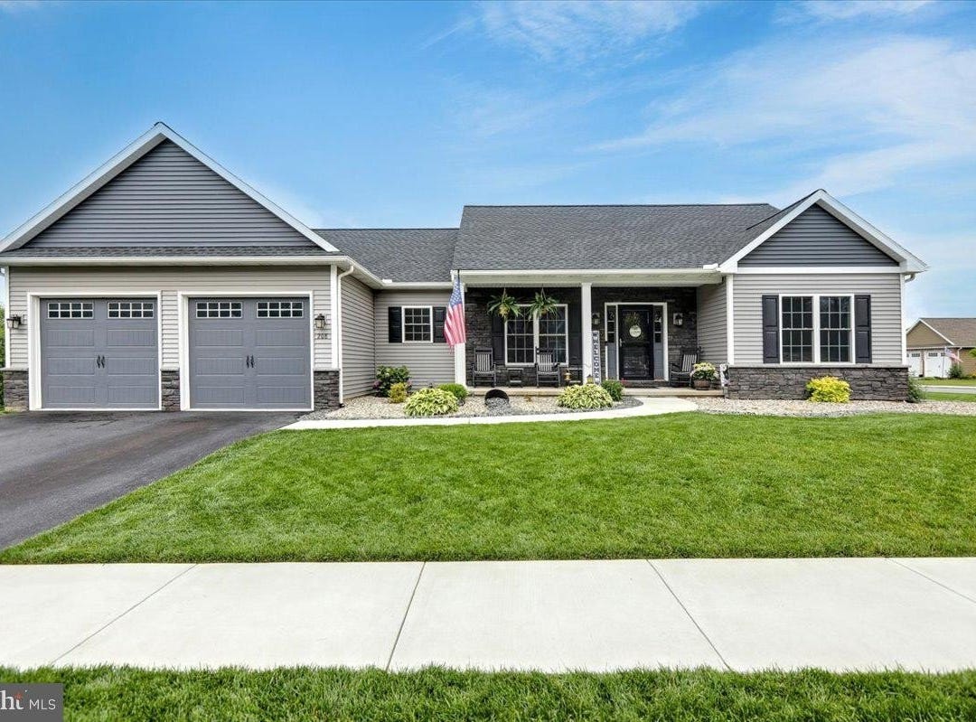 208 PEBBLE DRIVE, ELIZABETHTOWN, PA 17022 House for Sale - realestate ...