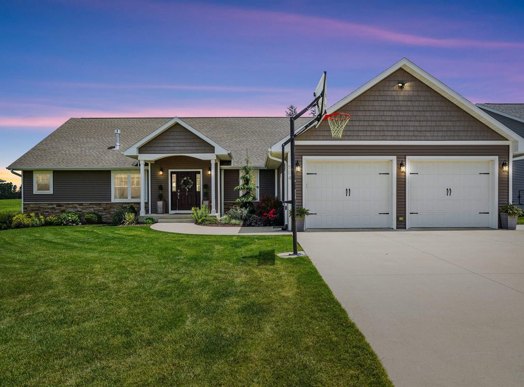 504 NW Cork, Cascade, IA 52033 House for Sale - realestate.com.au