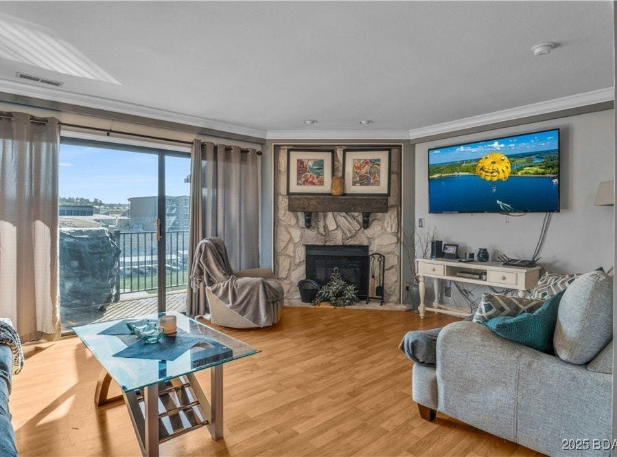 101 Circle Edge unit: 20-3A, Lake Ozark, MO 65049 Apartment for Sale ...