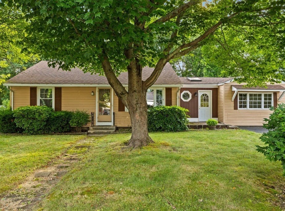 12 Oak Ter, Bellingham, MA 02019 House for Sale - realestate.com.au