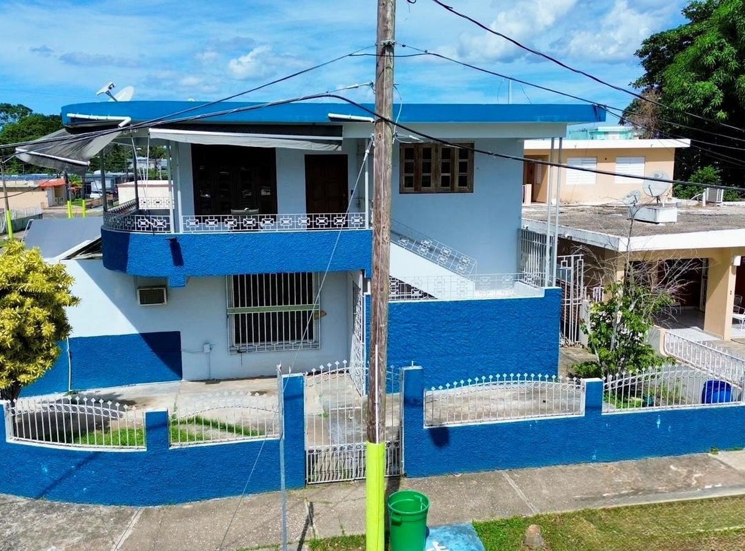 79 URBANIZACION CATALANA, BARCELONETA, PR 00617 Townhouse for Sale ...