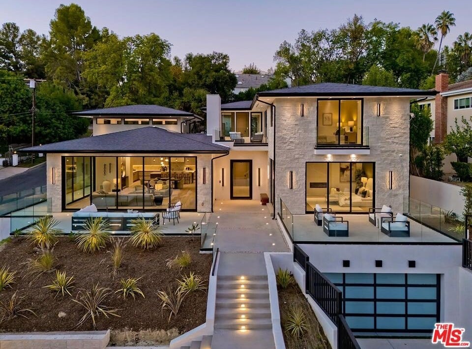 16879 Mooncrest Dr, Encino, CA 91436 House for Sale - RealEstate KH