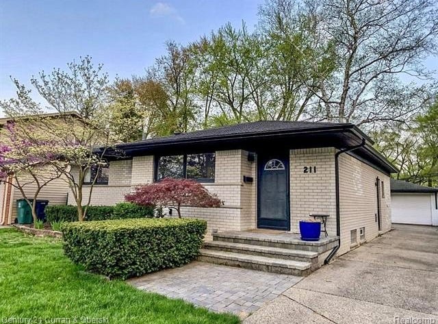211 W LAWRENCE Avenue, Royal Oak, MI 48073 House for Sale - realestate ...