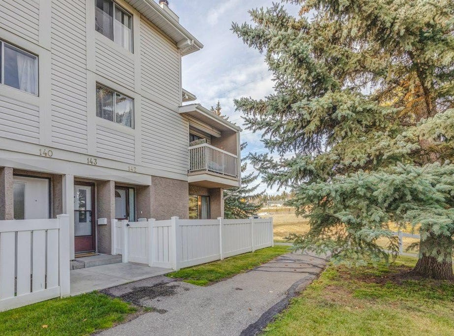 3015 51 St SW, Calgary, AB T3E 6N5, Canada, Calgary, Alberta Apartment ...