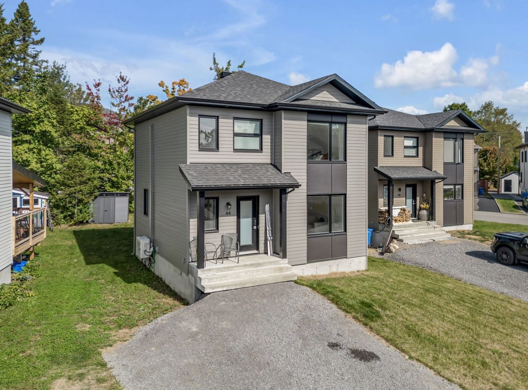 44 Rue Milot, Beaupré, QC G0A1E0, CA, Beaupré, Québec G0A1E0 House for ...