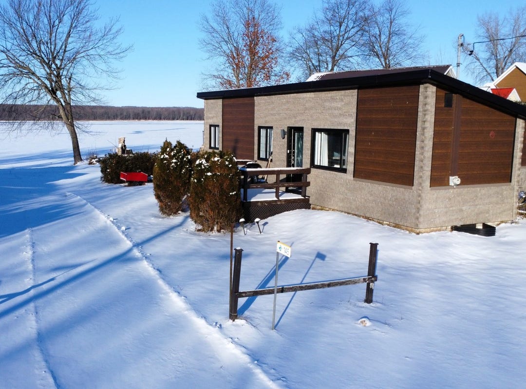 145 Ch. de la Baie-Quesnel, Rigaud, QC J0P1P0, CA, Rigaud, Québec ...