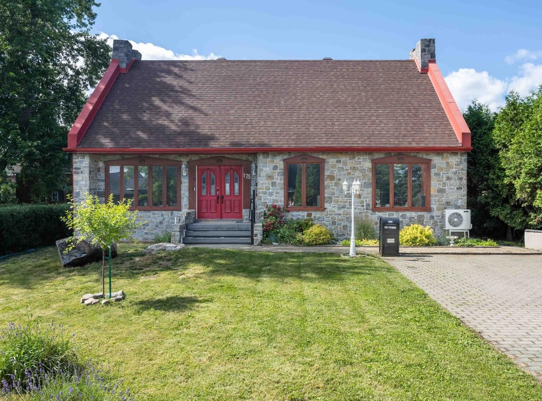 175 Rue Dufferin, Salaberry-de-Valleyfield, Québec J6S1Z1 House for ...