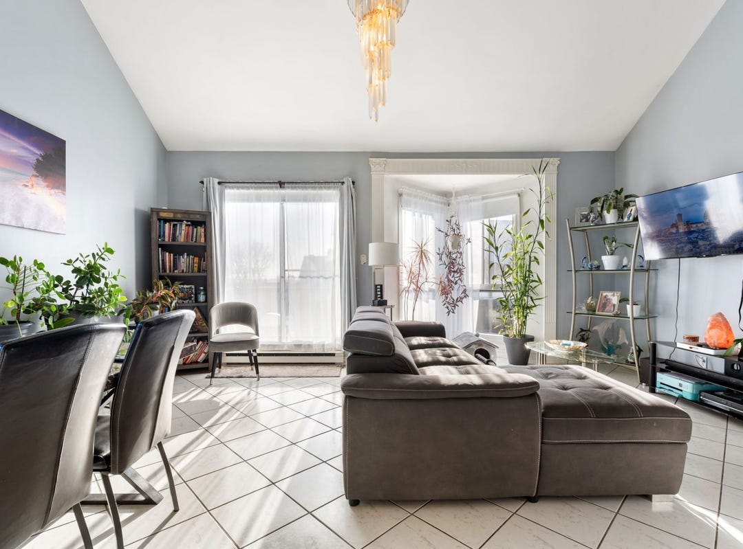 349 Rue Lulli, Laval-des-Rapides, Québec H7N1B5 Apartment for Sale ...