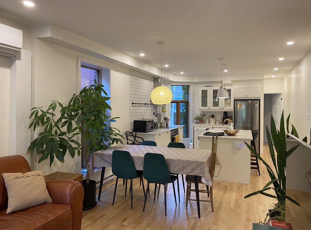 3561 Rue de Bullion, Montréal, Québec H2X 3A1, CA, Montréal, Québec H2X ...