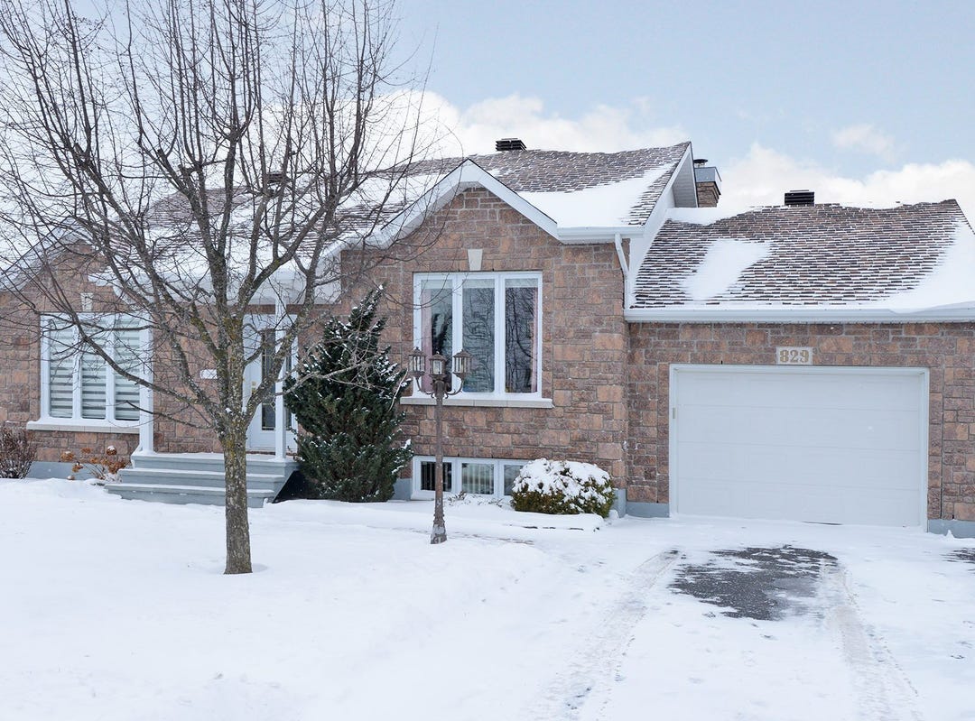 829 Rue des Orchidées, Salaberry-de-Valleyfield, QC J6S6T5, CA ...