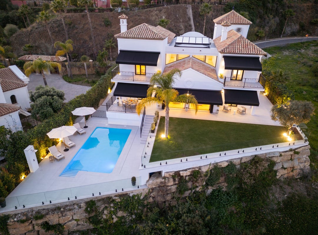 Sophisticated Villa with Open Sea and Mountain Views in Monte Halcones ...