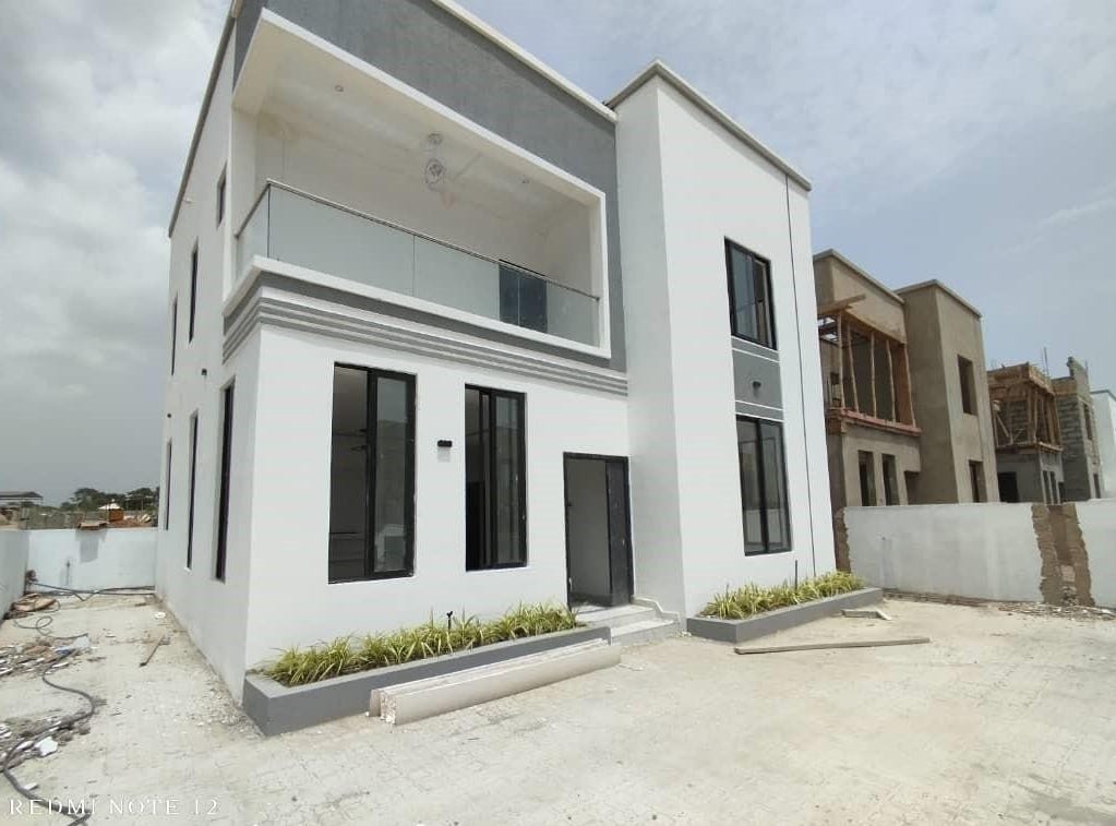 3 BEDROOM HOUSE, OYARIFA, Accra, Greater Accra Region Townhouse for ...