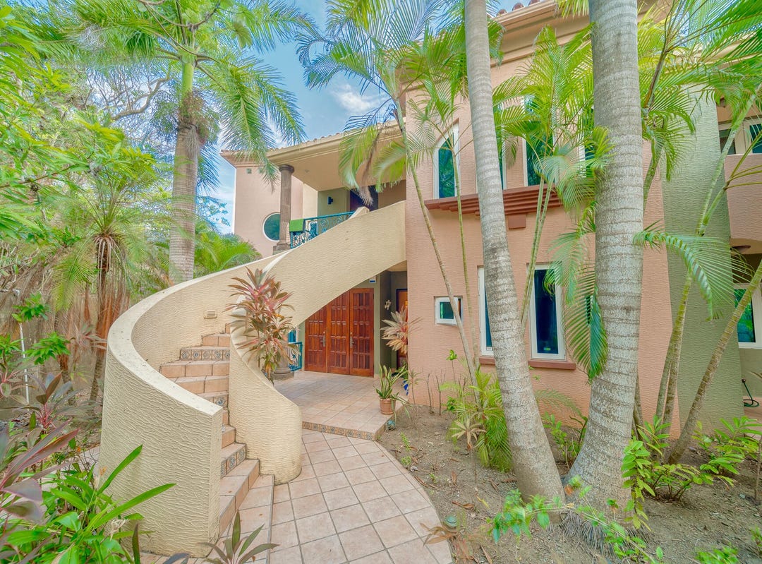 Parrot Tree, Roatan, Bay Islands Department Apartment for Sale ...