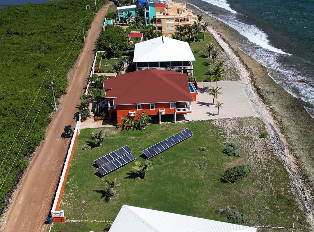 Dolphin Run, 84 ft of sandy shores, Utila, utila, Islas de la bahía ...