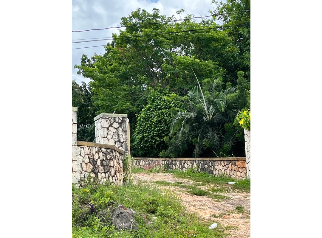 9 GREEN GLEBE ROAD EAST KI, Kingston 19, St. Andrew Parish House for ...