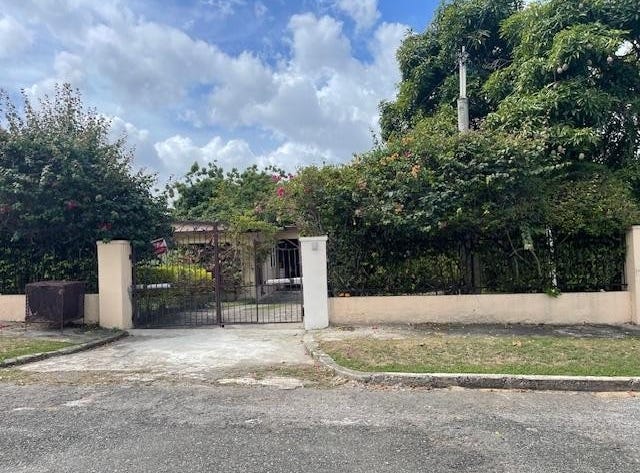 KEEBLE CRESCENT, Kingston 6, St. Andrew Parish House for Sale - realtor.com