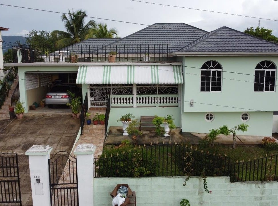Santa Cruz, St. Elizabeth Parish, Address available on request House ...