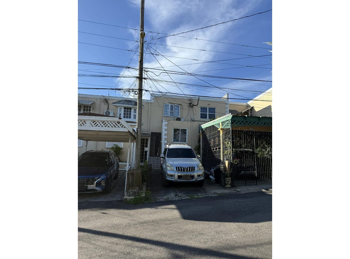 12 AMOUR CLOSE, SHERBOURNE H unit: 12, Stony Hill P.O., St. Andrew ...