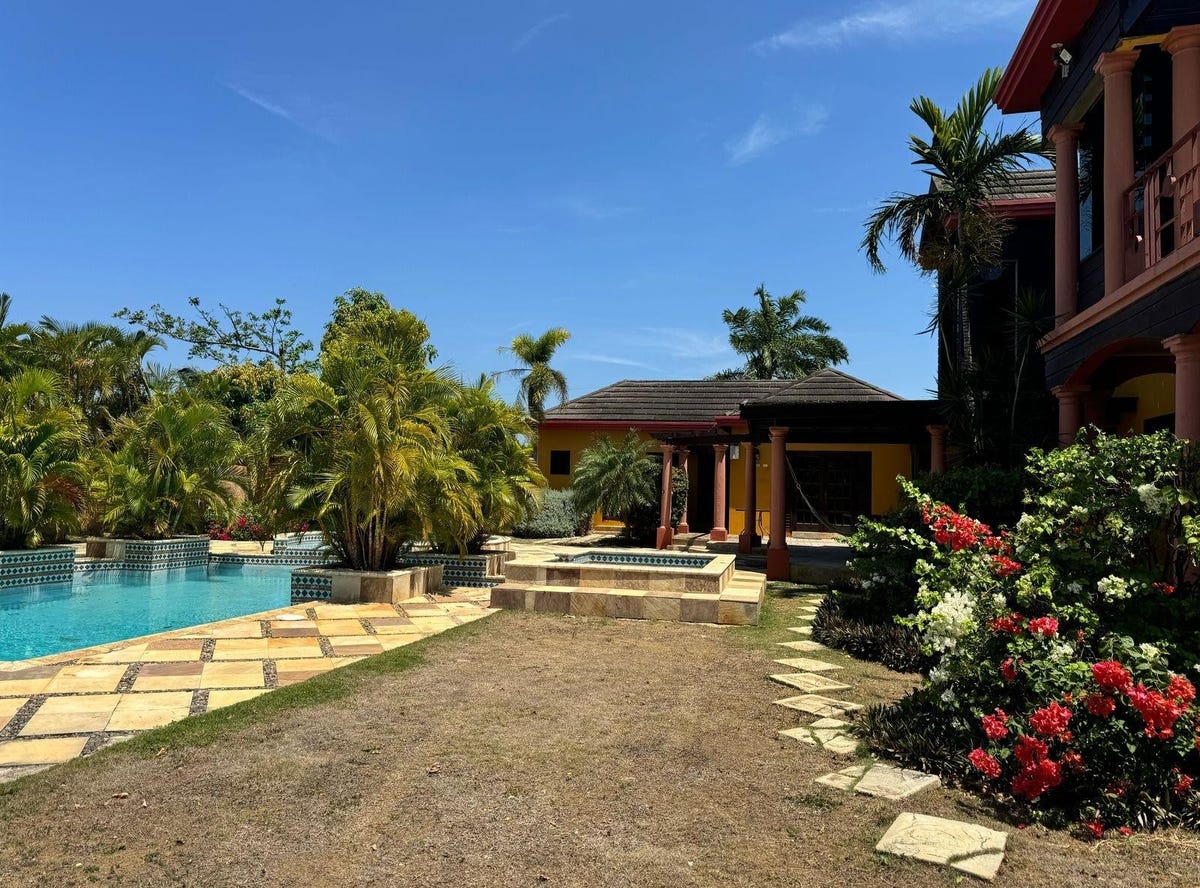 PAROTTEE, ST. ELIZABETH, Black River, St. Elizabeth Parish House for ...