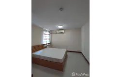 Sathon Bridge Tower Soi Charoen Nakhon 18, Bang Lamphu Lang, Khlong San ...