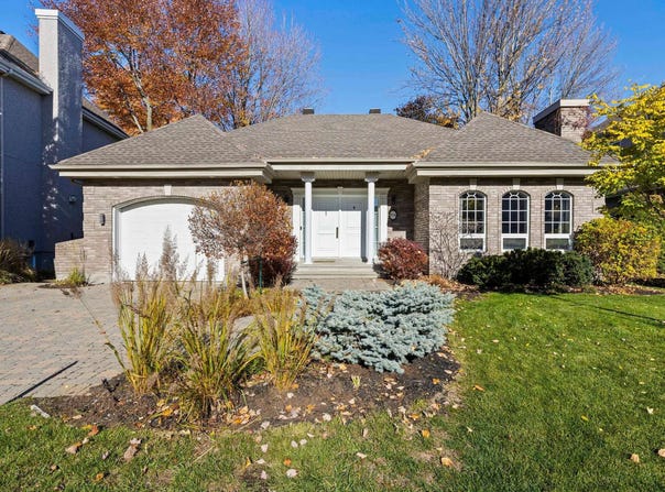 904 Rue de la Massawippi, Terrebonne (Lachenaie), Québec J6W 5H2 House ...