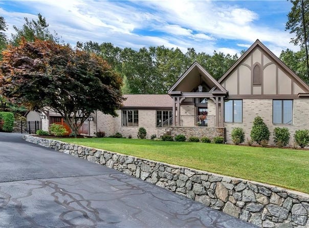 35 TIMBERLAND Drive, Lincoln, RI 02865 House for Sale - realestate.com.au