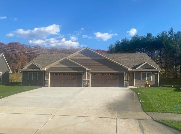 5044 Maple Leaf Path, Eau Claire, WI 54703 House for Sale - realestate ...