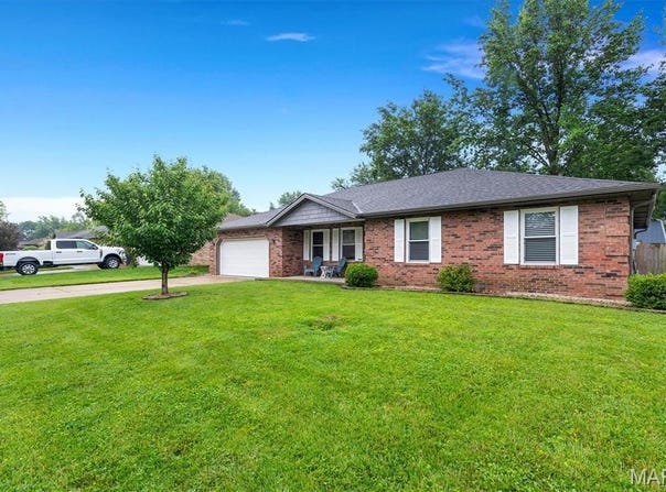 624 Deerfield Drive, Belleville, AL 62226 House for Sale - realestate ...
