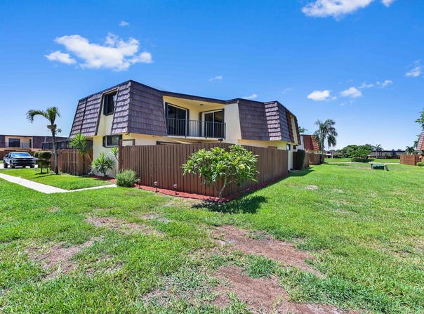 111 Springdale Circle, Palm Springs, FL 33461 Townhouse for Sale ...