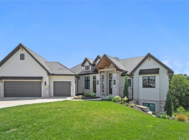 7390 N National Drive, Parkville, MO 64152 House for Sale - realestate ...