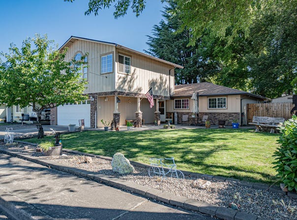 1115 Rose Valley Drive, Central Point, OR 97502 House for Sale ...