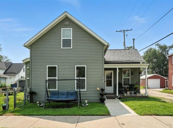 1516 1st Street SW, Cedar Rapids, IA 52404 House for Sale - realestate ...