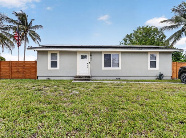 202 Elaine Circle W, West Palm Beach, FL 33409 House for Sale ...