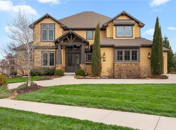 2808 NW Nutall Court, Lee's Summit, MO 64081 House for Sale ...