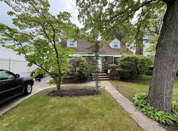 15 Astor Place, Valley Stream, NY 11581 House for Sale - realestate.com.au