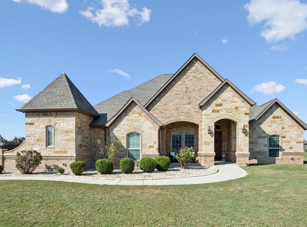 1020 Jesse James Lane, Springtown, TX 76082 House for Sale - realestate ...
