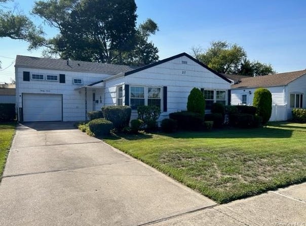 House For Rent In Hicksville
