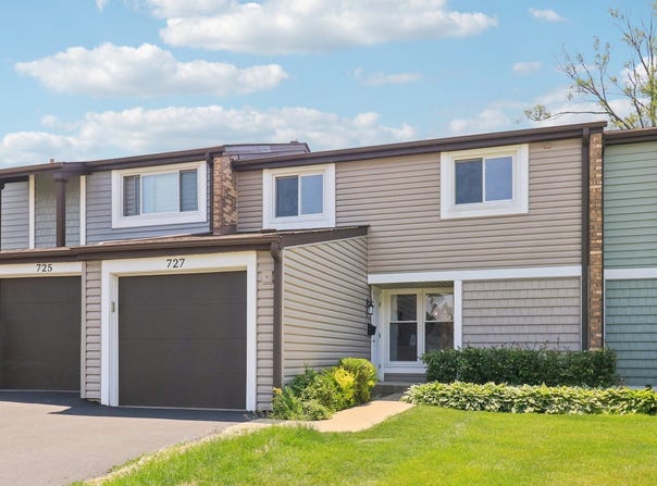 727 Lakeside Circle Drive, Wheeling, IL 60090 Townhouse for Sale ...