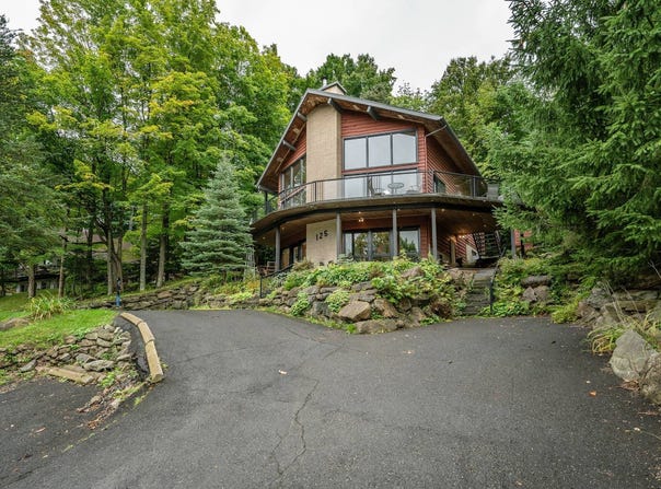 125 Rue Champlain, Bromont, QC J2L3B1, CA, Bromont, Québec House for ...