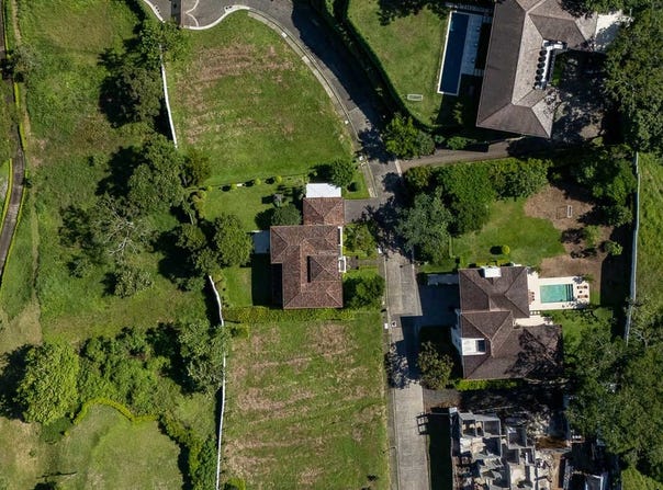 The Yellow Park Lot – Ciudad Colón, Ciudad Colón, Alajuela Province ...