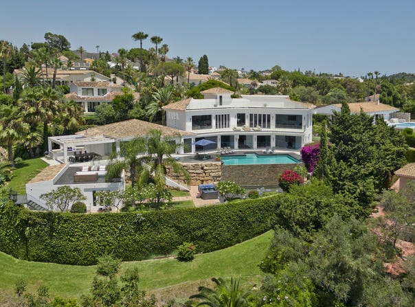 Contemporary Villa with Panoramic Sea Views in Hacienda Las Chapas ...