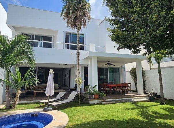 C. Monte Elbruz 1, 77560 Cancún, Q.R., Mexico, Alfredo V. Bonfil ...