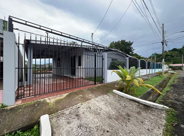 Rufina Alfaro, La Arboleda del golf casa 212, Panama - Brisas del Golf ...