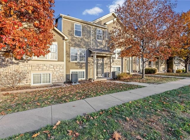 11173 S WOODSONIA Drive, Olathe, KS 66062 Townhouse for Sale ...
