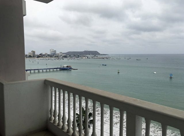 Perla Del Mar: Whale Watchers Paradise In Outstanding Location, Salinas ...