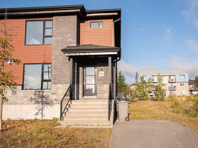 180 Rue Roland-Audet, Val-d'Or, QC J9P0K7, CA, Val-d'Or, Québec House ...