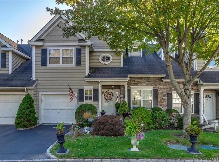 8 Scarborough Drive, Smithtown, NY 11787 Apartment for Sale - RealEstate KH